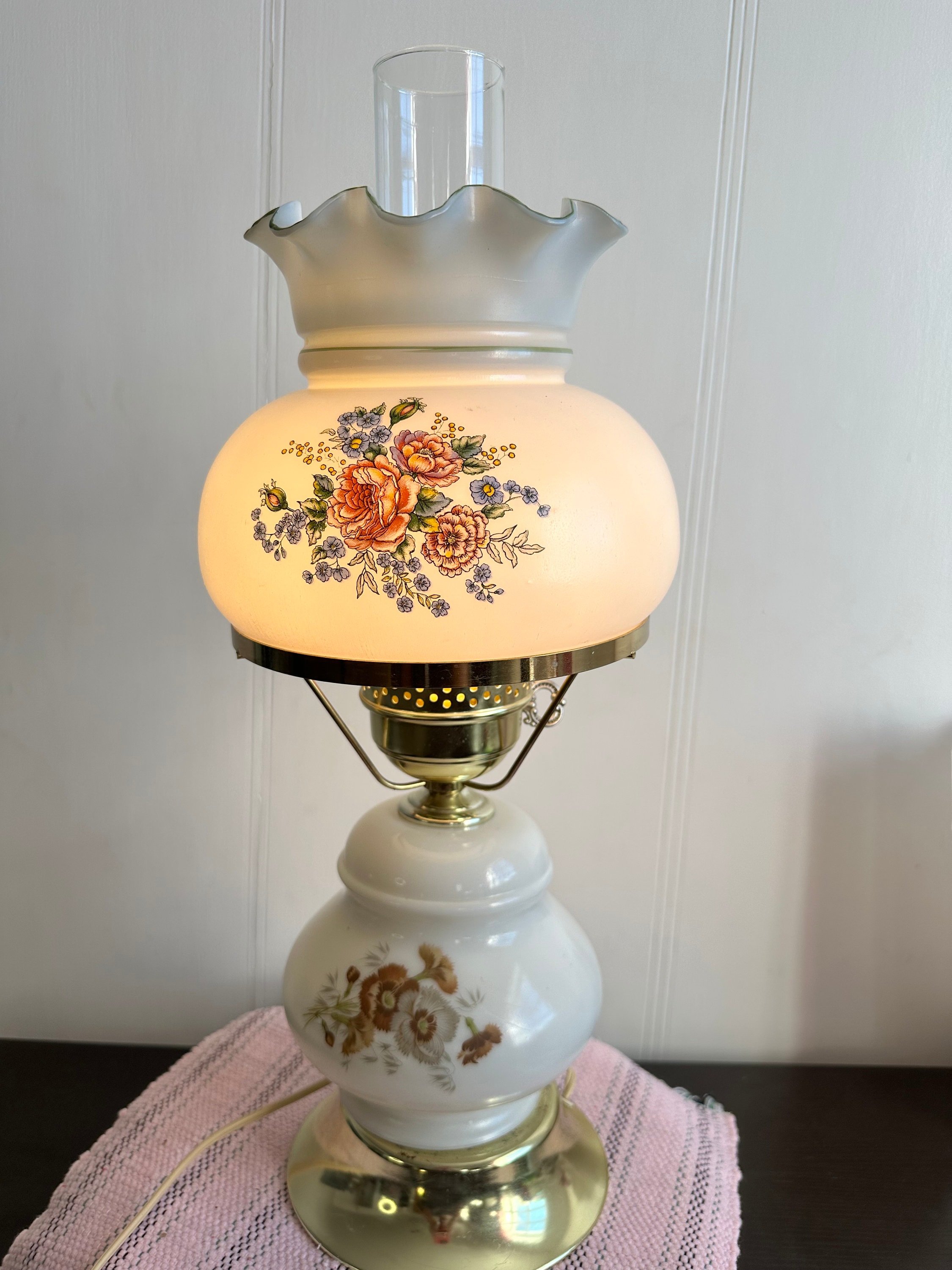 Vintage Oil Lamp Table Lamp Electric Milk Glass Shade Hand Painted ...