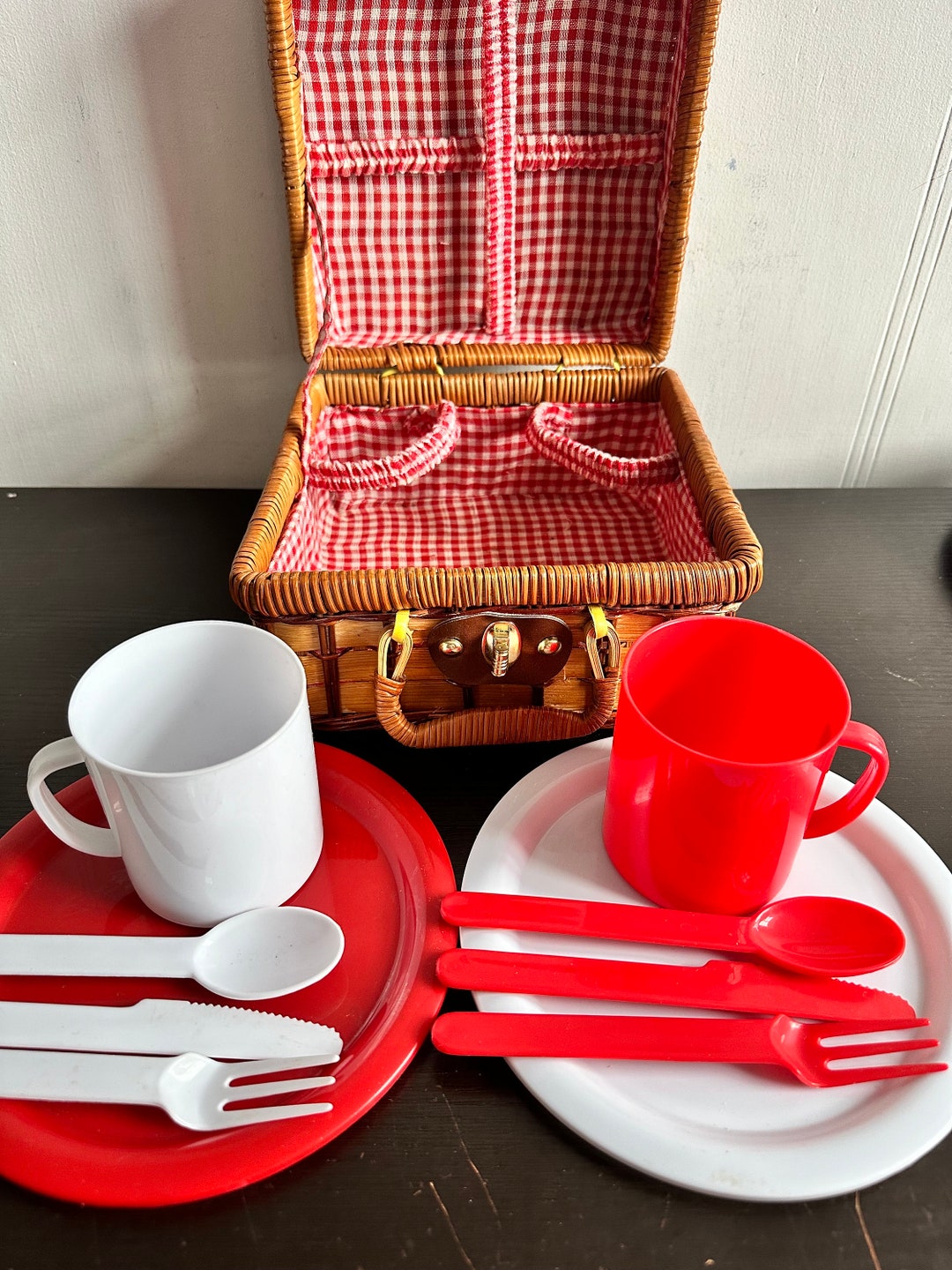 Vintage Small Picnic Basket, Including Plates and Cups, Picnic Basket ...
