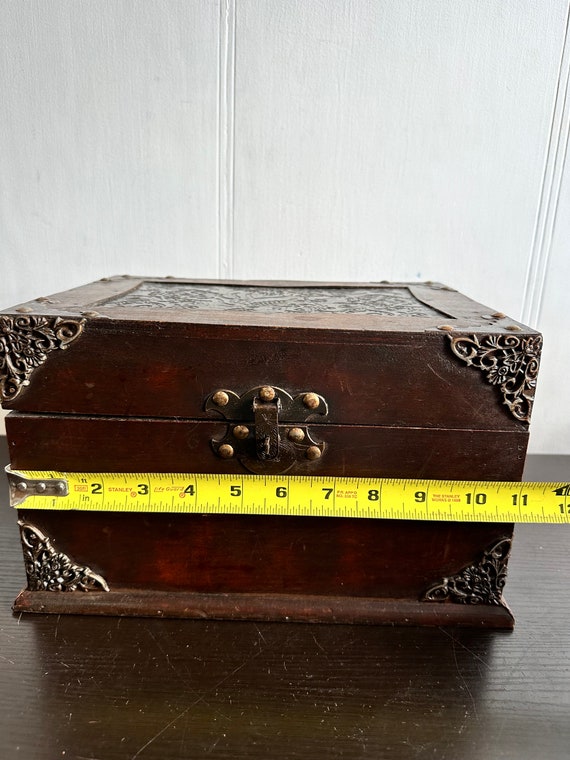 Vintage Beautiful wooden treasure box for storing pre… - Gem