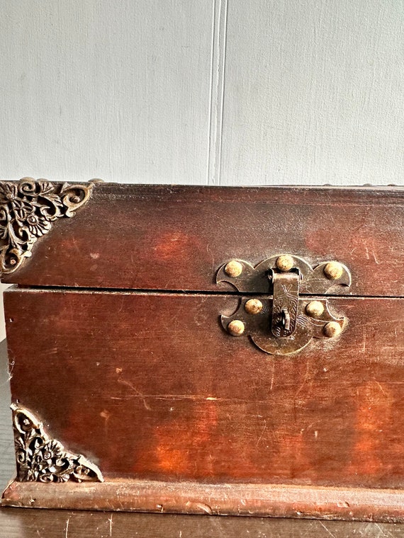 Vintage Beautiful wooden treasure box for storing pre… - Gem