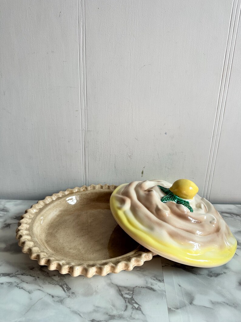 Vintage Lemon Meringue Pie Keeper Covered Pie Dish, Ceramic Dessert ...