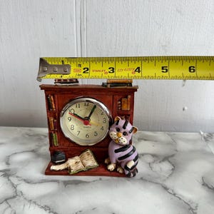 Vintage Quartz Cat Sitting on a Library Decorative Desk Clock. - Etsy