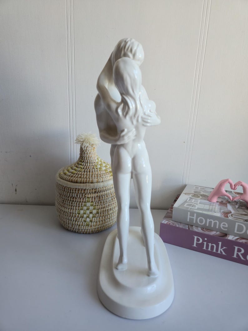 Vintage Nude Couple Kissing Naked Lovers Statue Sculpture White