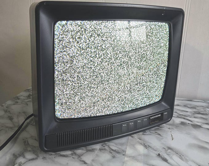 Vintage Magnasonic Vintage 14" on '90s Screen Color Portable TV Black ...