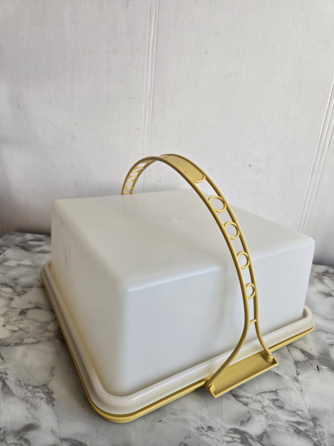 Vinatge Tupperware Cake Holder, Harvest Gold, Tupperware Square Cake ...