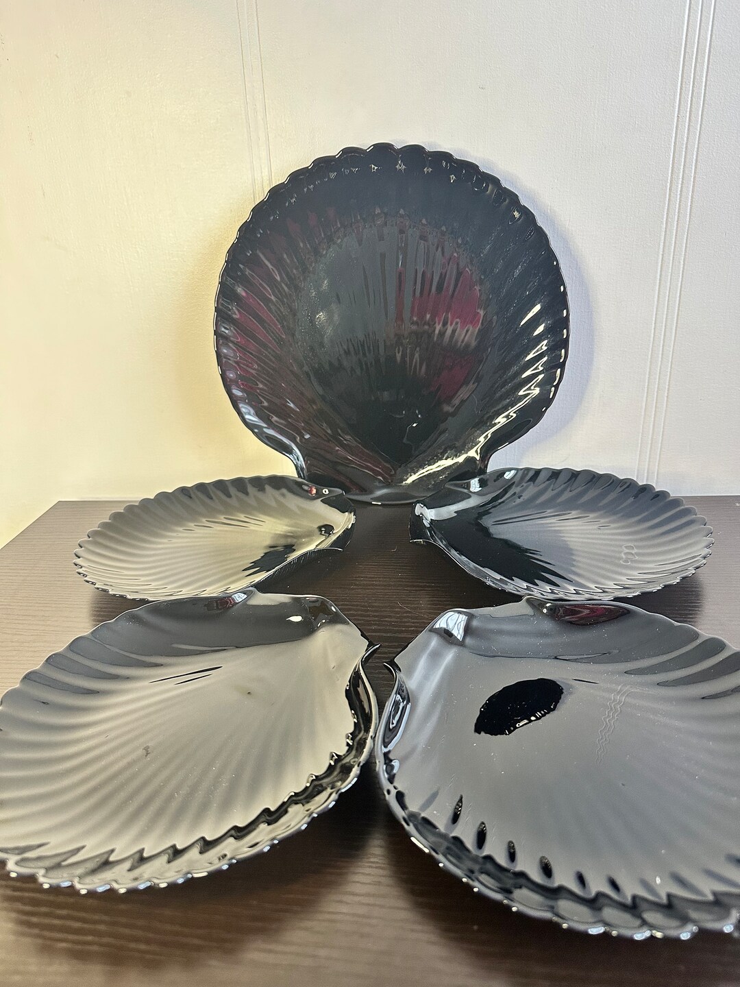 Vintage Set of 5 Arcoroc Black Shell Dinner Plates, Mid-century Modern ...