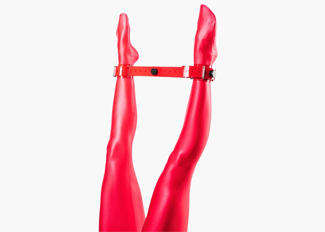 Shiny Red Ankle Cuffs With Connection Strap 70cm Segufix Magnetic Lock