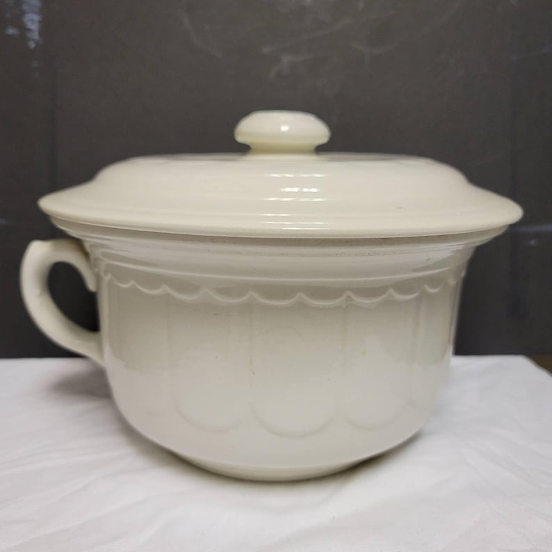 Vintage Ironstone Ceramic White Round Chamber Pot Handle and Lid Slot ...