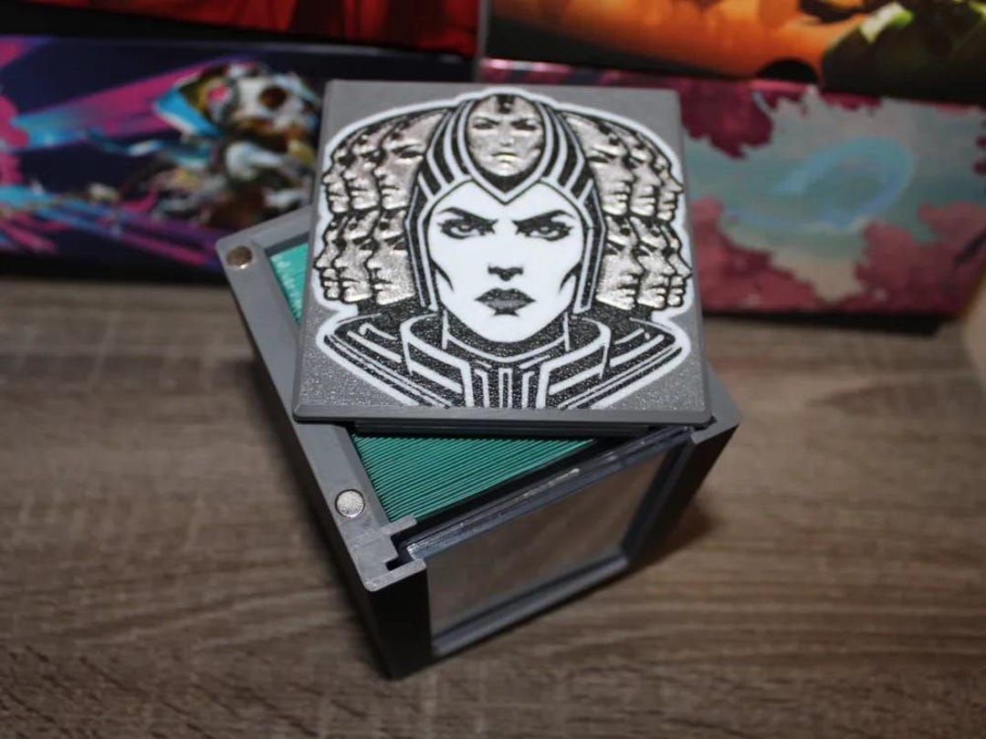 Omo, Queen of Vesuvia - Magnetic Commander Showcase Deck Box - Etsy