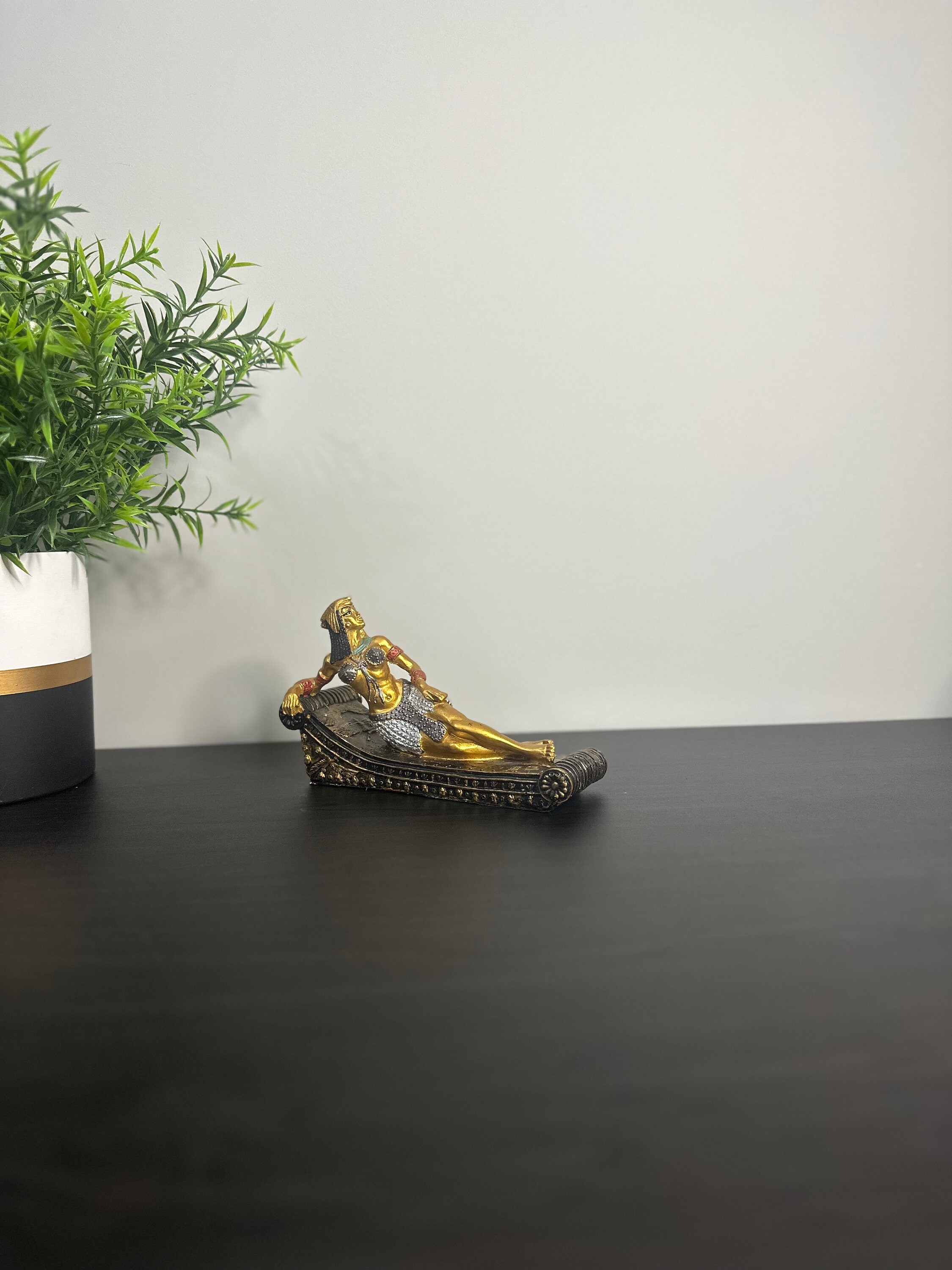 Queen Cleopatra Statue Sitting on Her Throne, Cleopatra Altar Statue ...