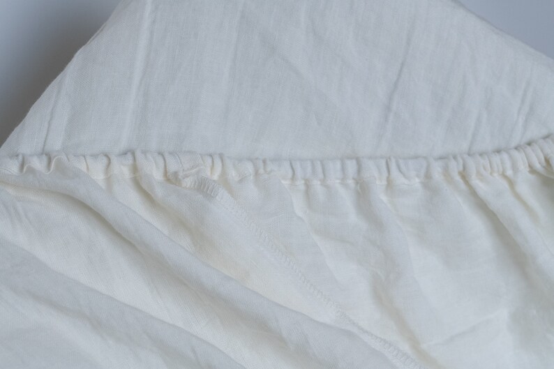 Fitted Linen Sheet for a Twin Bed. Fitted Sheet. Twin Bed Linen Sheet ...