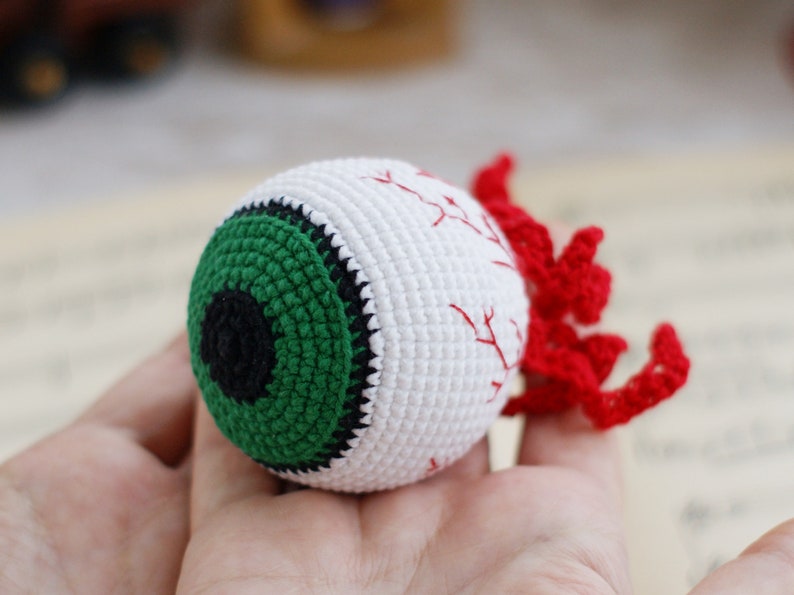 Crochet Eyeball Pattern: Spooky Halloween Decor (PDF Pattern) - Etsy