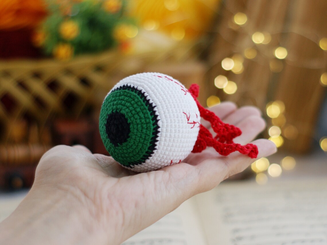 Crochet Eyeball Pattern: Spooky Halloween Decor (PDF Pattern) - Etsy