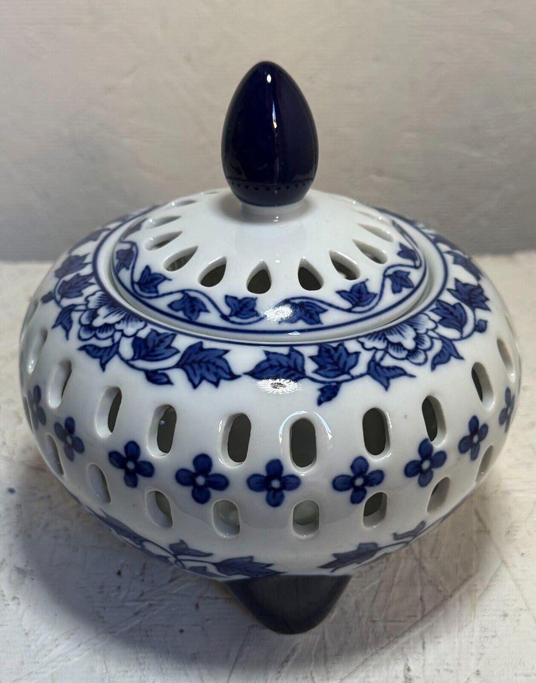 Vintage Bombay Blue and White Porcelain Bowl Lidded Berry Pot Incense ...