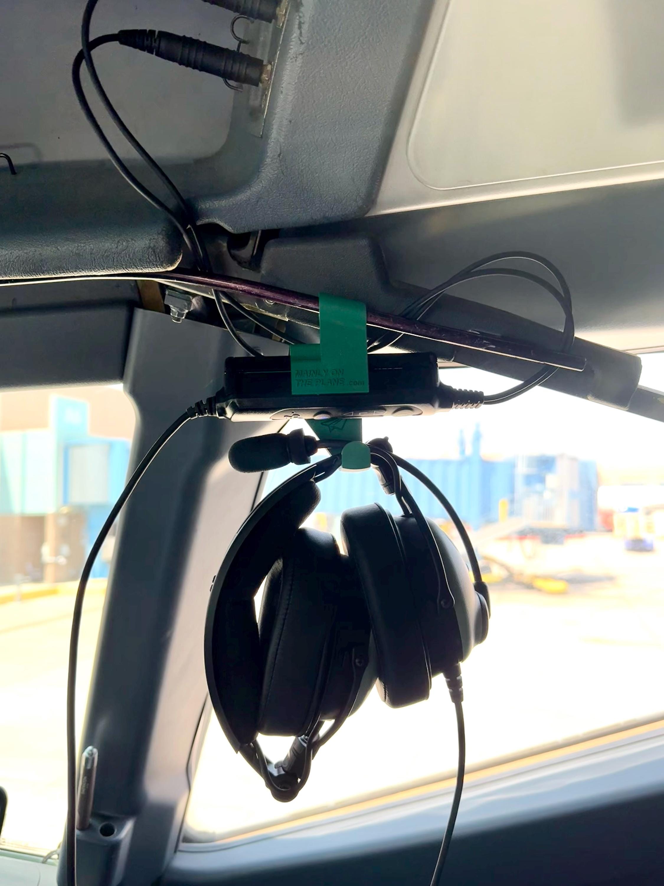 Boeing 737 Headset Holder: David Clark DC One-x, Pro-x2, Cable & Visor ...