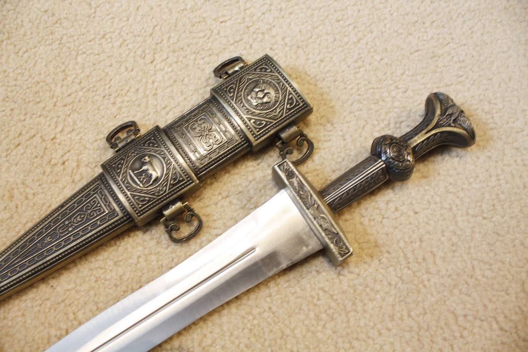 S0203 Gladius Roman Gladiator Sabre Dagger Sword 16 With Intricate ...