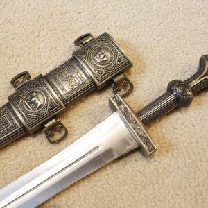 S0203 Gladius Roman Gladiator Sabre Dagger Sword 16 With Intricate ...