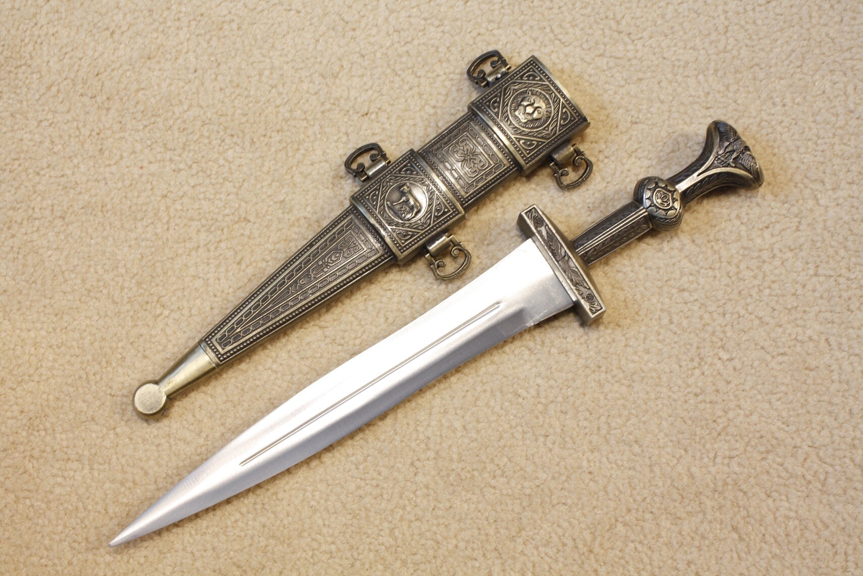 S0203 Gladius Roman Gladiator Sabre Dagger Sword 16 With Intricate ...