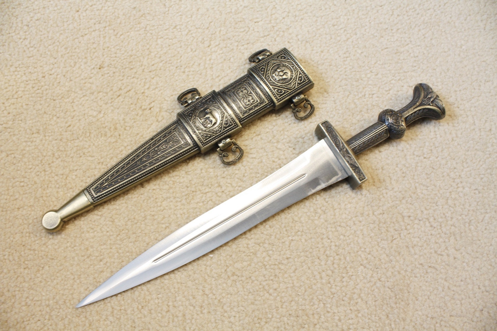 S0203 Gladius Roman Gladiator Sabre Dagger Sword 16 With Intricate ...