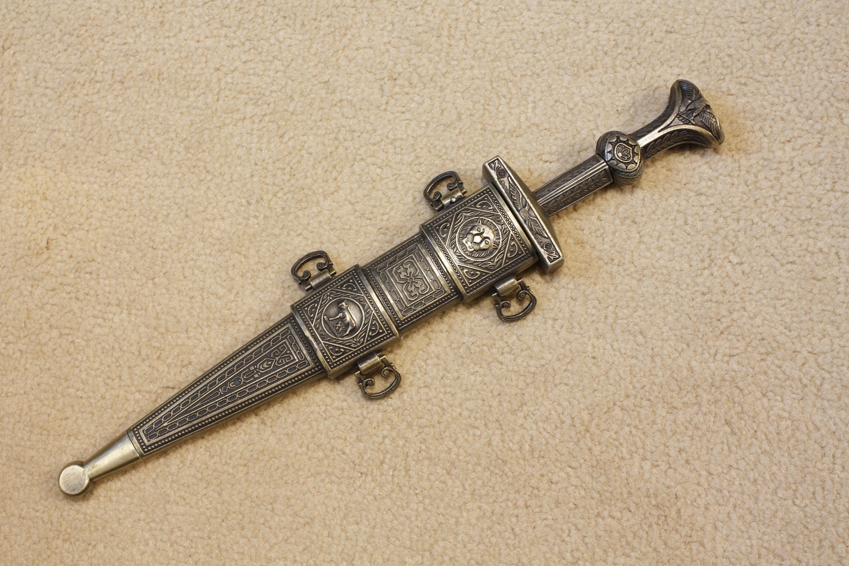 S0203 Gladius Roman Gladiator Sabre Dagger Sword 16 With Intricate ...