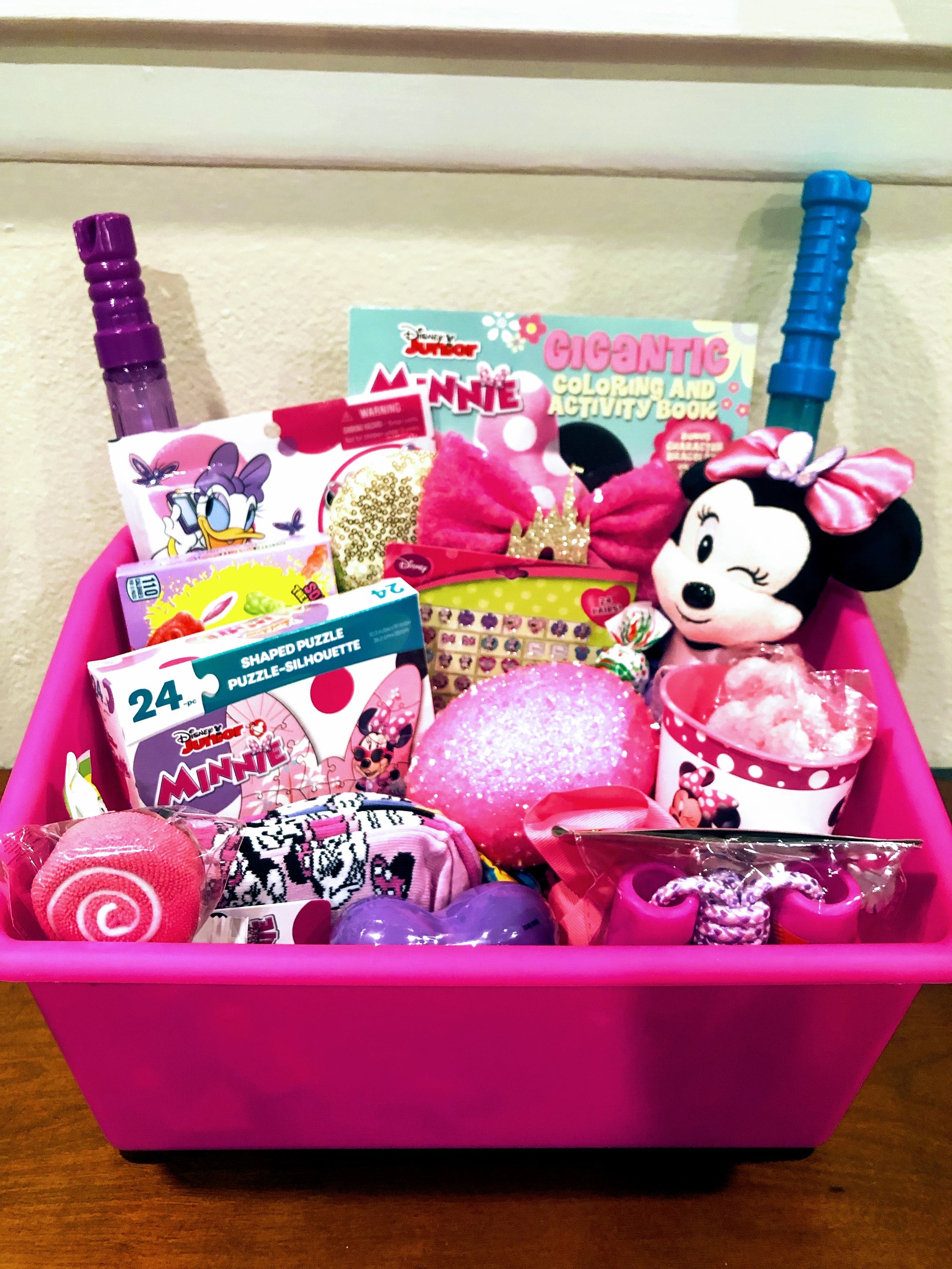 12 Item Minnie Mouse Basket - Etsy
