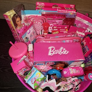 Barbie Gift Basket – Styling Head, Activity Set, Clothes & Accessories ...
