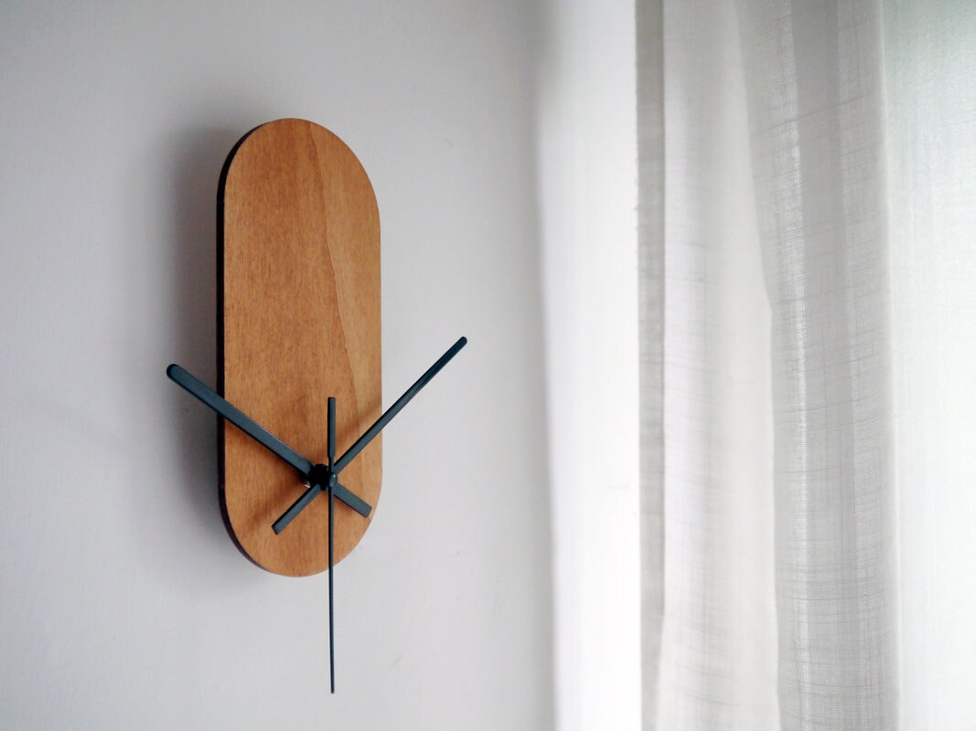 Chic Small Wall Clock and Sleek Modern Decor for Minimalist Homes ...