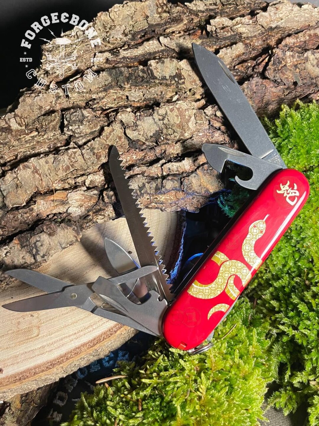 Victorinox Huntsman Year of the Snake Limited Edition 2025 1.3714.E14 ...