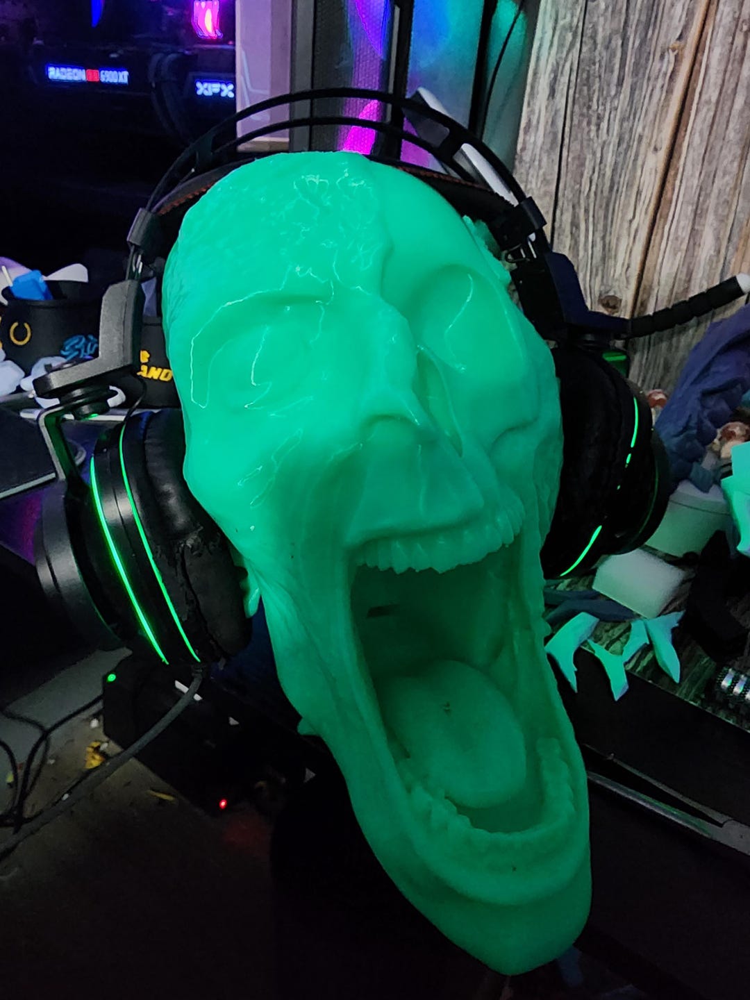 Zombie Skull Headphones & Controller Holder – 3D Printed Horror Decor ...