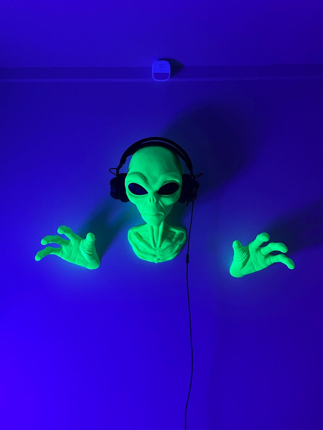 Alien Headphone Wall Mount – Out of This World Organization! - Etsy