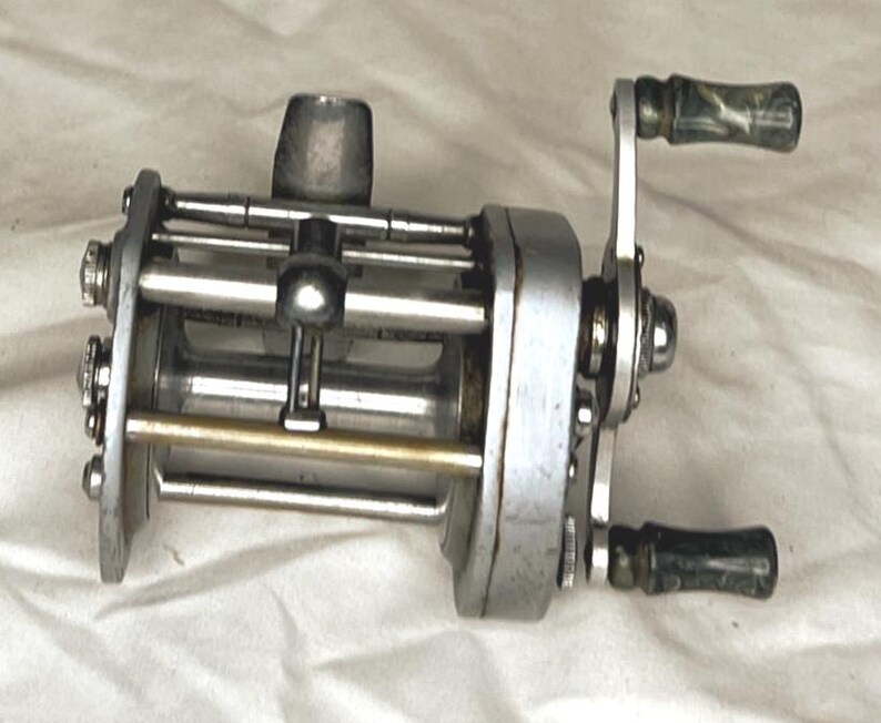 Vintage Pflueger Supreme Baitcasting Reel USA Made | Classic 1950s ...