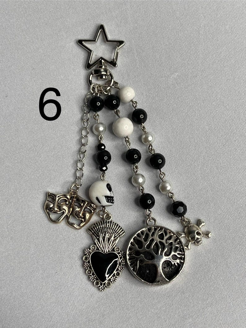 Sacred Heart Gothic Keychains - Etsy