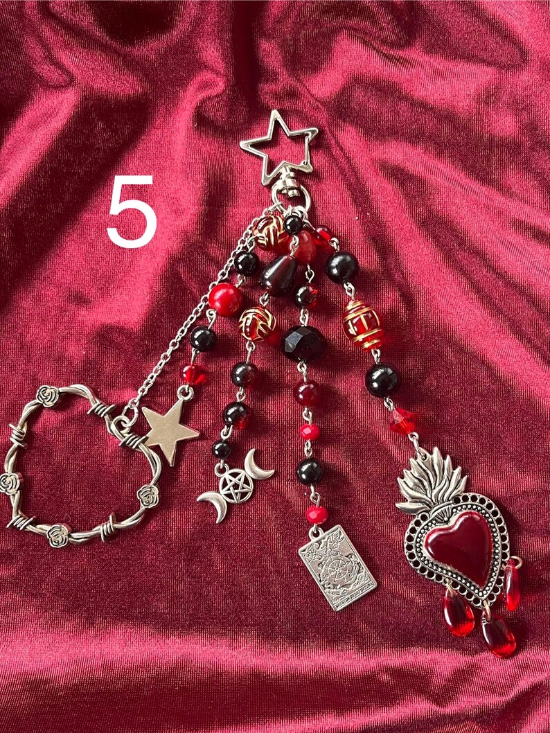 Sacred Heart Gothic Keychains - Etsy