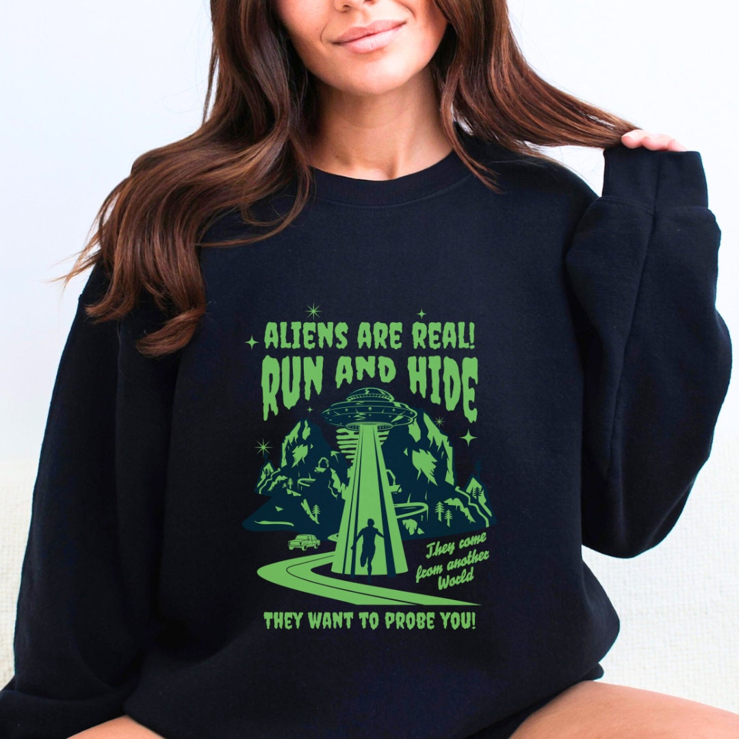 Retro Sci Fi Comic Book Style Alien Invasion Sweatshirt, Run and Hide ...