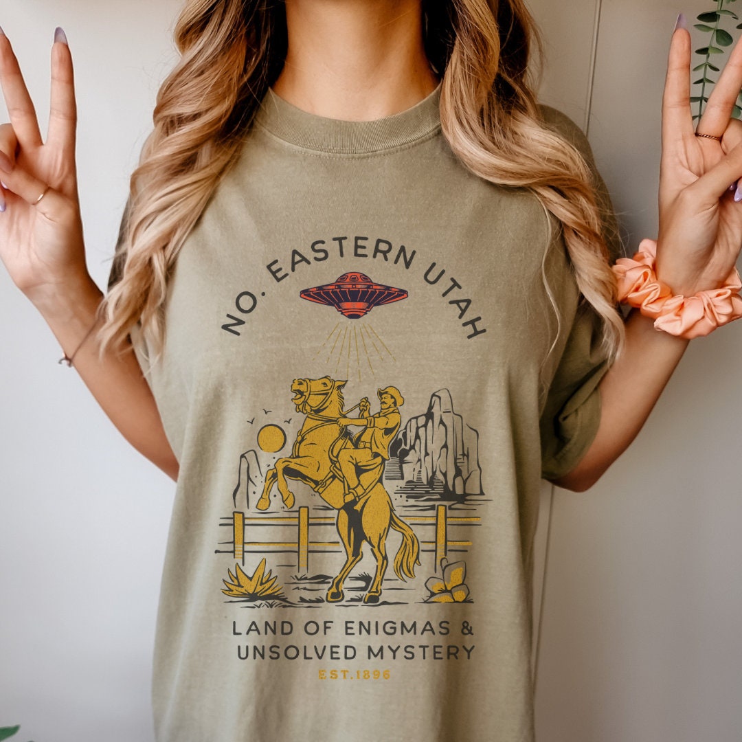 Vintage Western Style Cowboys and Aliens Tee, Cool UFO T Shirt, UFO ...