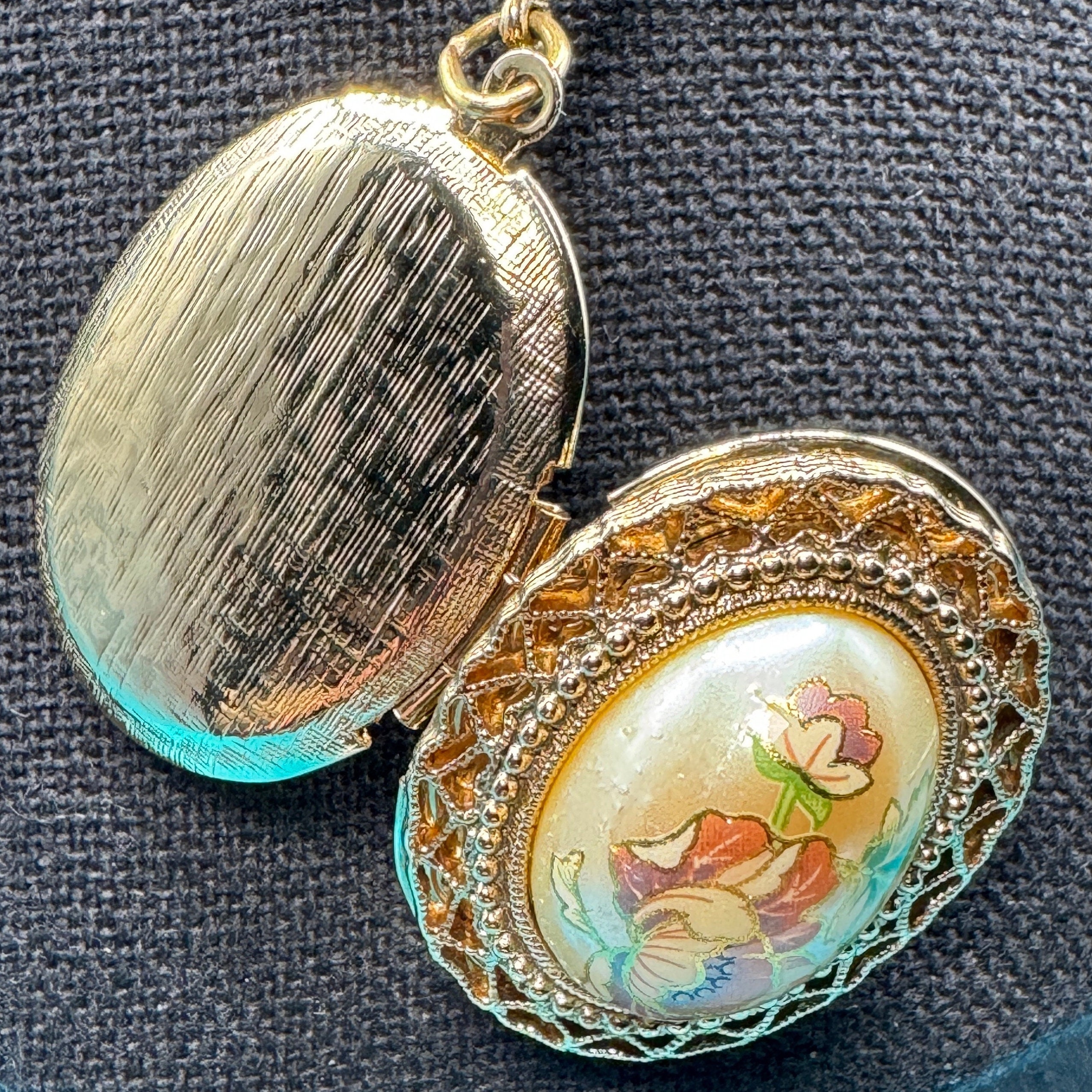 Vintage 1970's Loree 1928 for Loree Gold Tone Faux Pearl Floral Painted ...