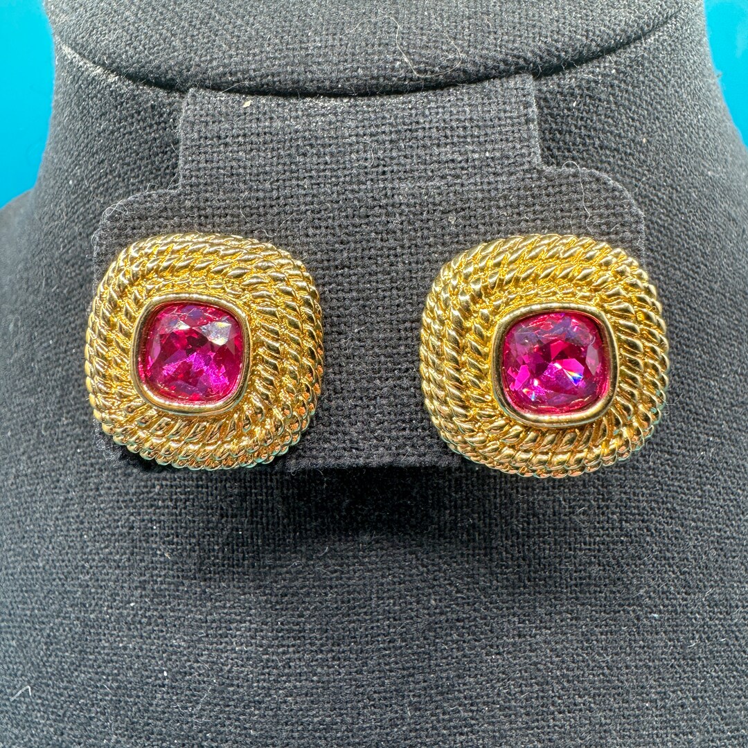 Vintage 1980's SAVVY Gold Tone Hot Pink Signed Swarovski Crystal Square ...