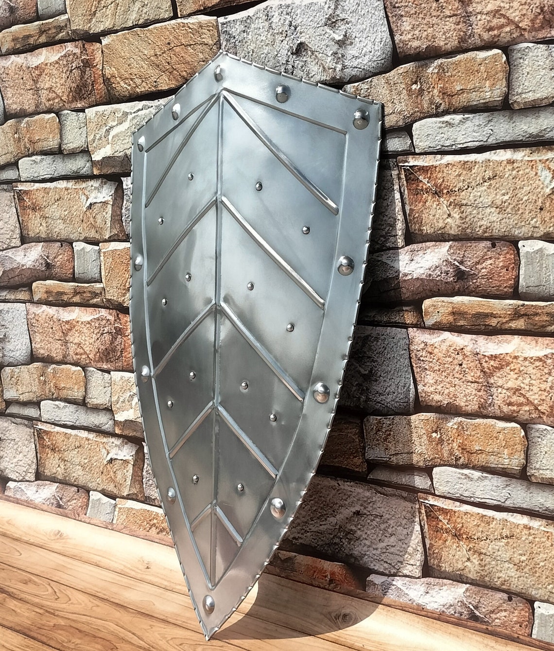 Medieval Leaf Design Shield Authentic Pointed Shield Battleworn Warrior ...