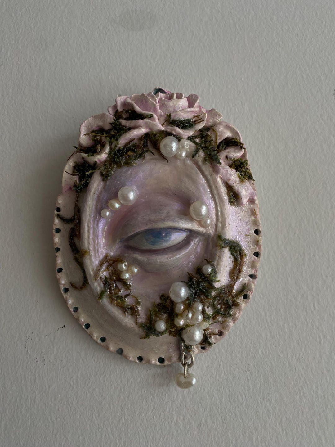 Gotic Pearl Eye Relic – Handcrafted Clay Wall Art With Moss & Resin - Etsy
