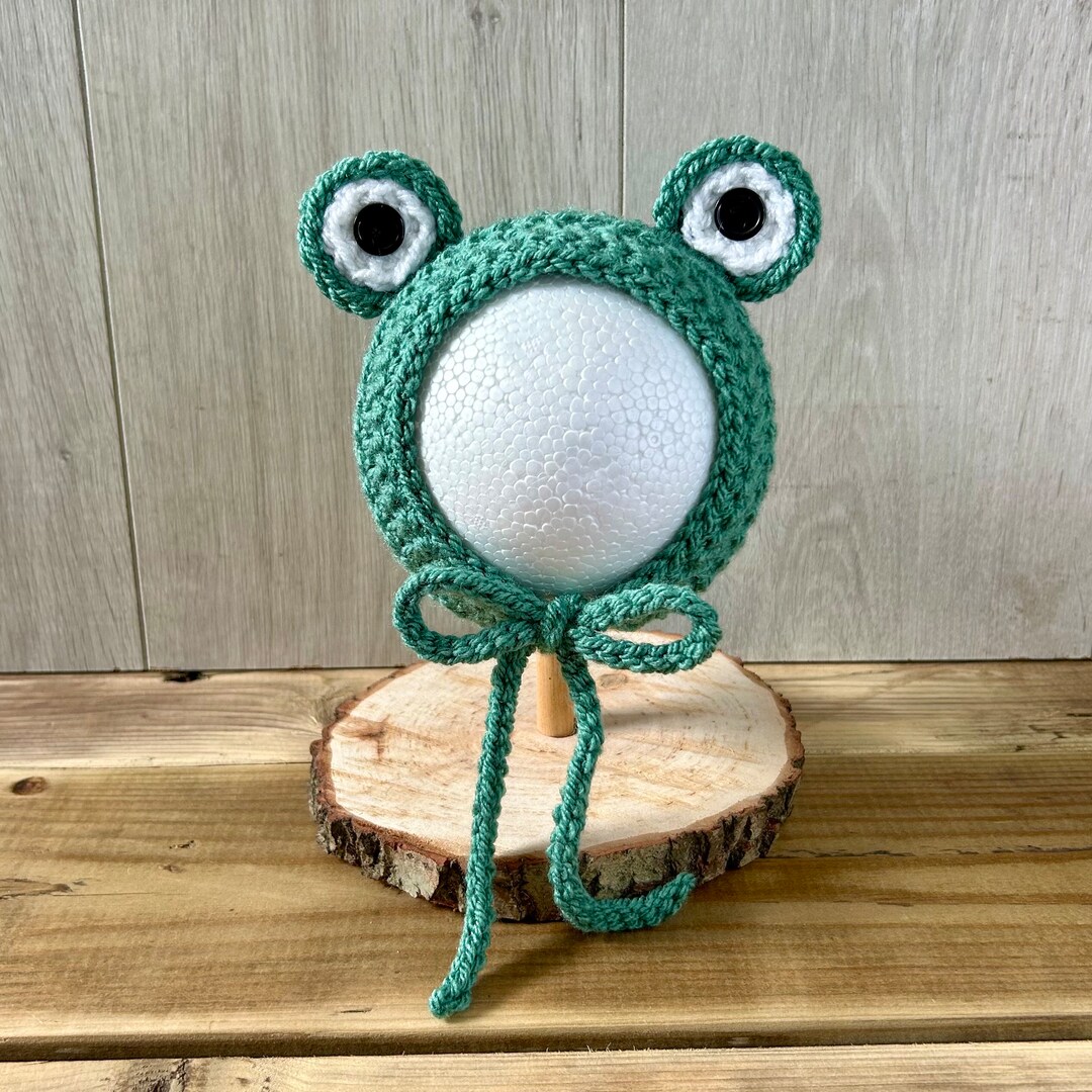Crochet Frog Bonnet: Handmade Baby Photo Prop - Etsy