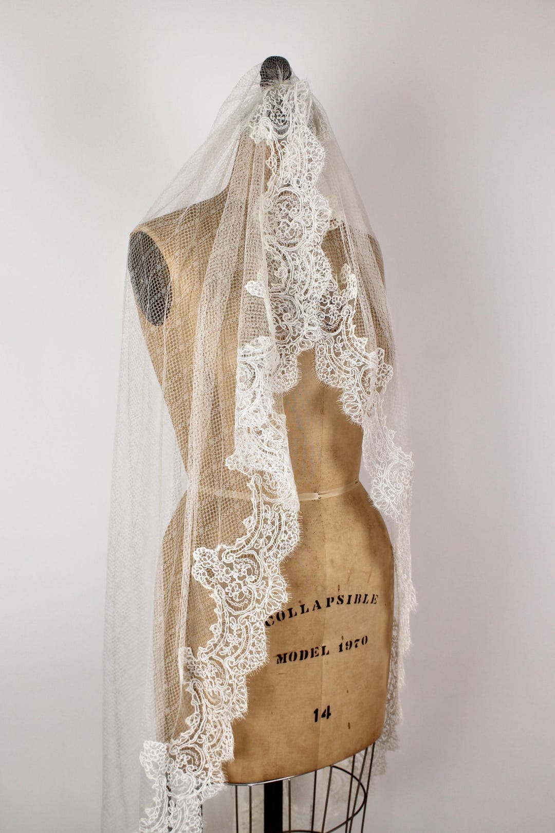 Vintage Bridal Silk Tulle Veil With Lace Applique , Short off White ...