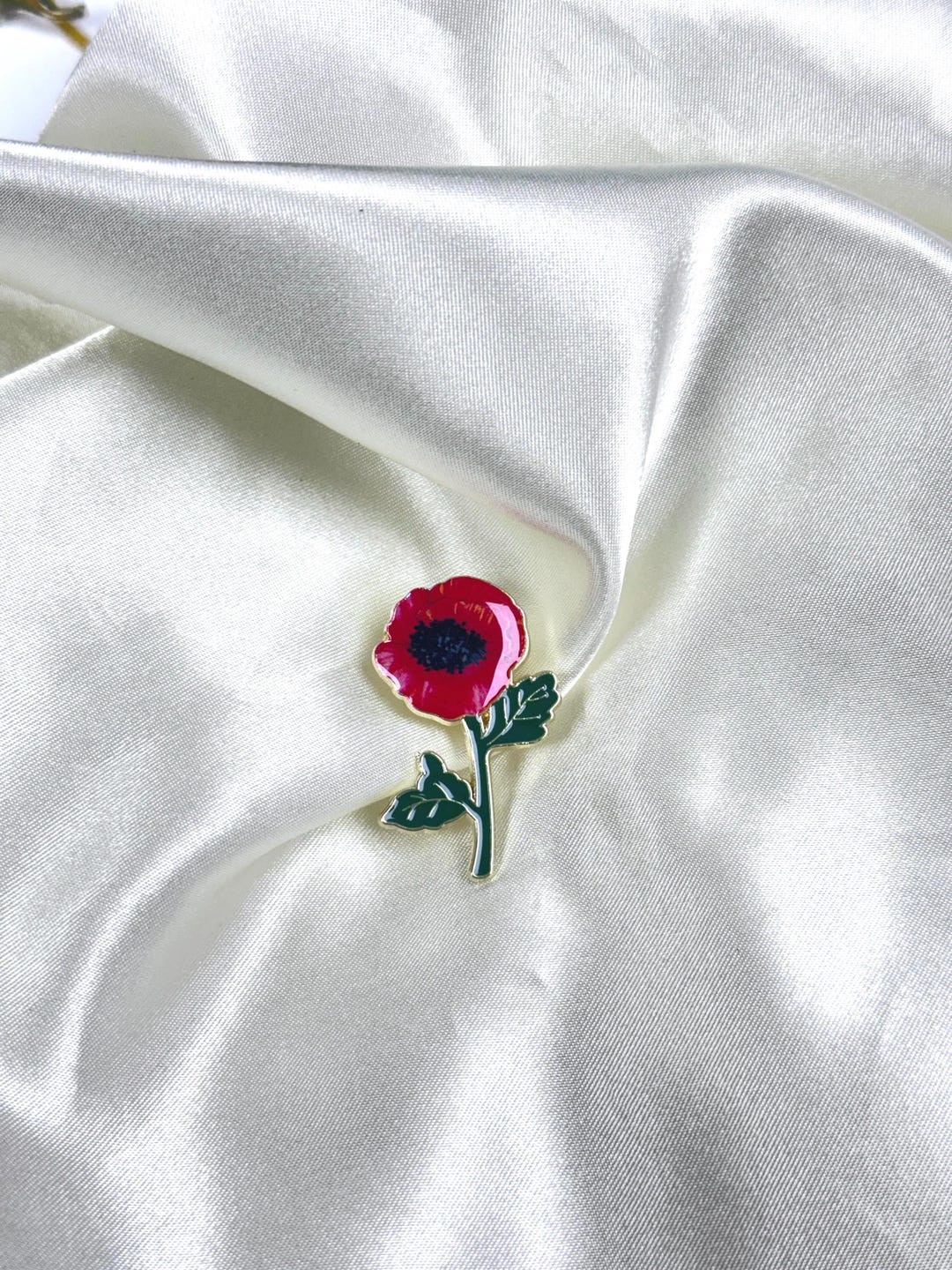 Red Poppy Enamel Pin – Memorial Remembrance Flower Lapel Pin, Gold ...