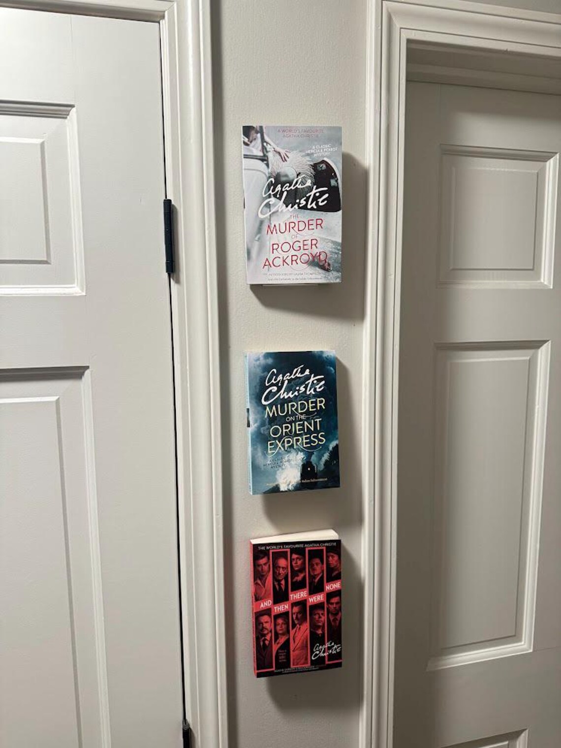 Floating Book Display: Invisible Wall Mount (3,6,9 Pack) - Etsy