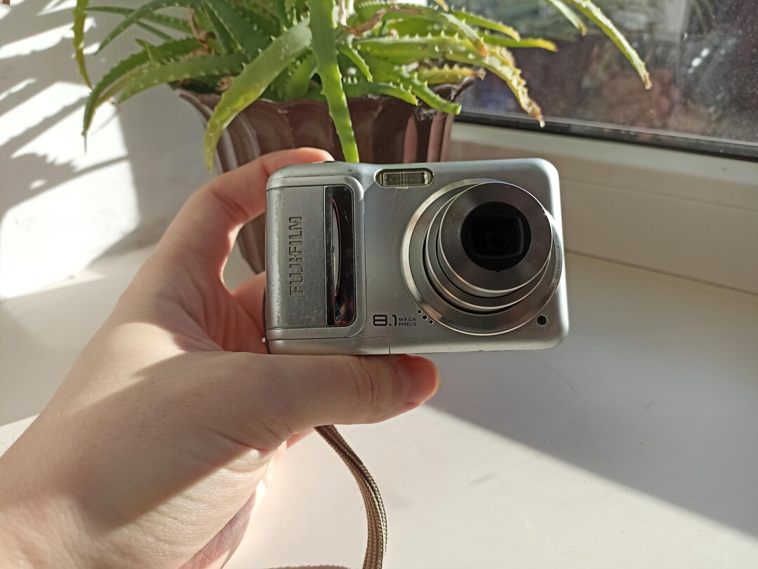 Fujifilm Finepix A850 Silver 8.2MP Digital Compact Camera Working FULL ...
