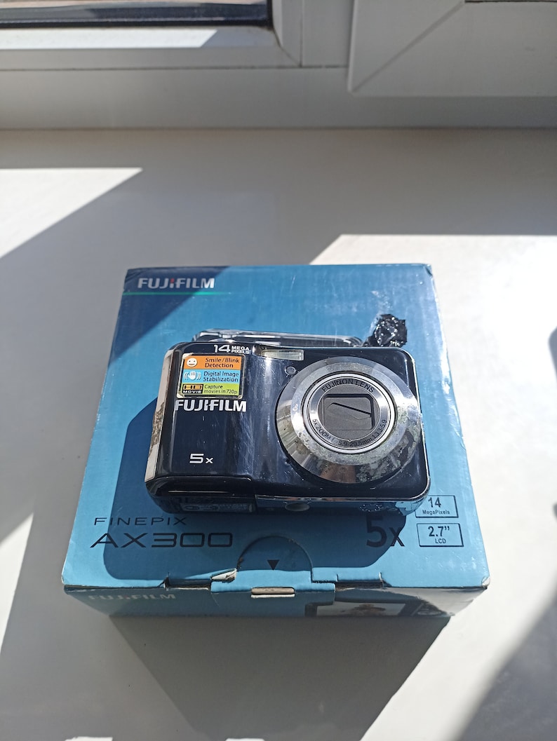 FUJIFILM FINEPIX AX300 Black 14MP Digital Compact Camera Working CHEAP ...