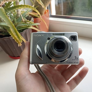 SONY Cyber-shot DSC-W7 Silver 7.4MP Digital Compact Camera Working FULL ...