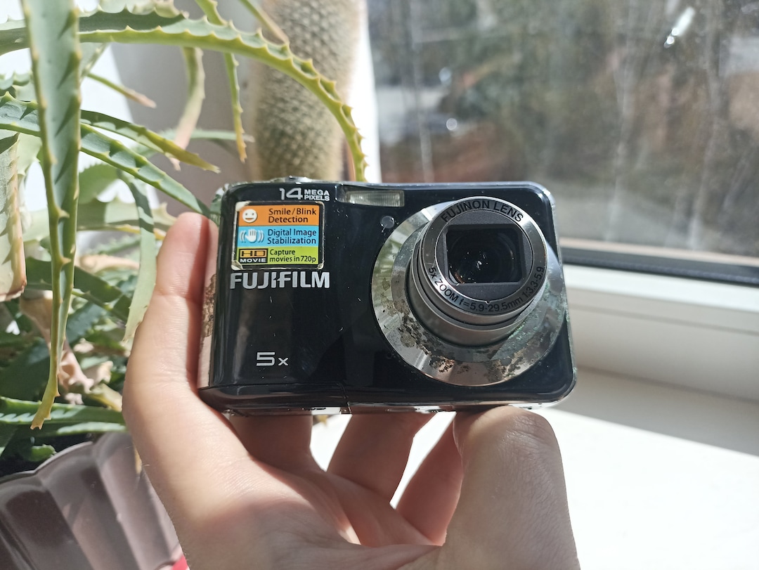 FUJIFILM FINEPIX AX300 Black 14MP Digital Compact Camera Working CHEAP ...