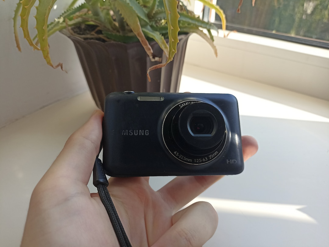 Samsung ES95 Black 16.1MP Digital Compact Camera WORKING FULL SET READ ...