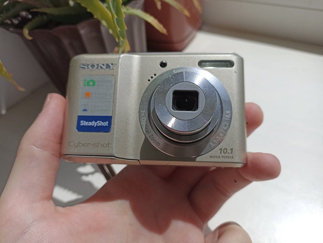 Sony Cyber-shot DSC-S2000 Silver 10.1MP Digital Compact Camera Working ...