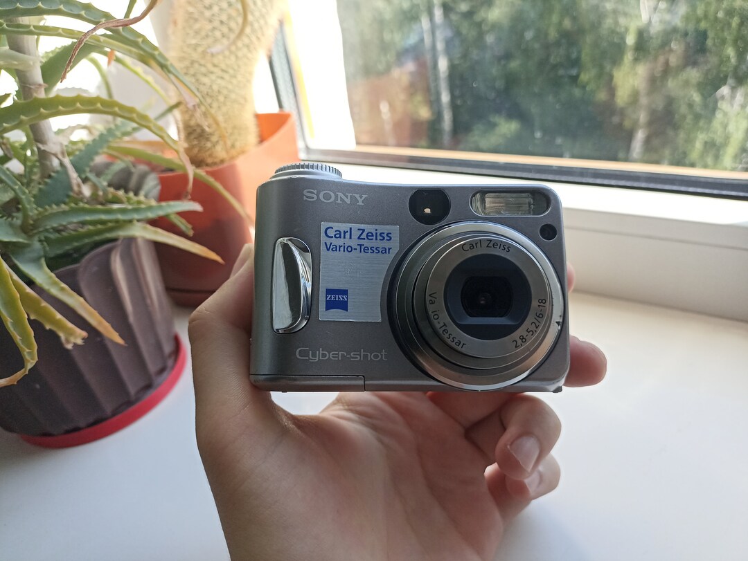 Sony Cybershot DSC-S60 Silver 4.1MP Digital Compact Camera Working Full ...